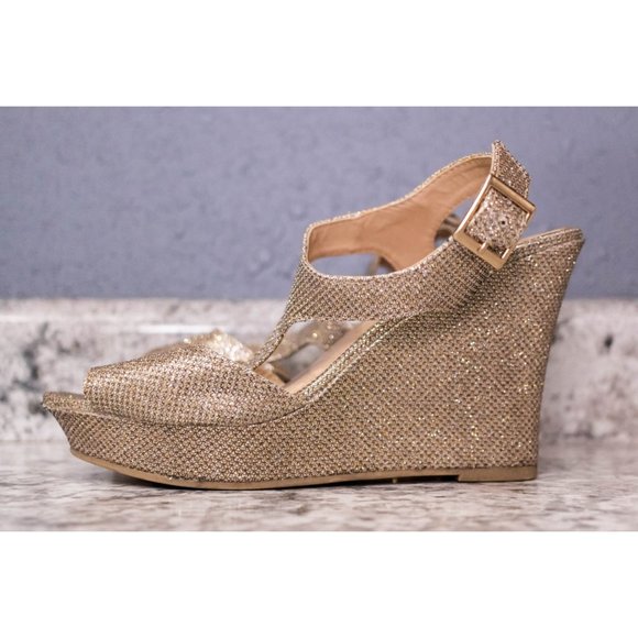 FIONI Clothing | Shoes | Fioni Gold Glitter Wedge Sandals Size 75 ...